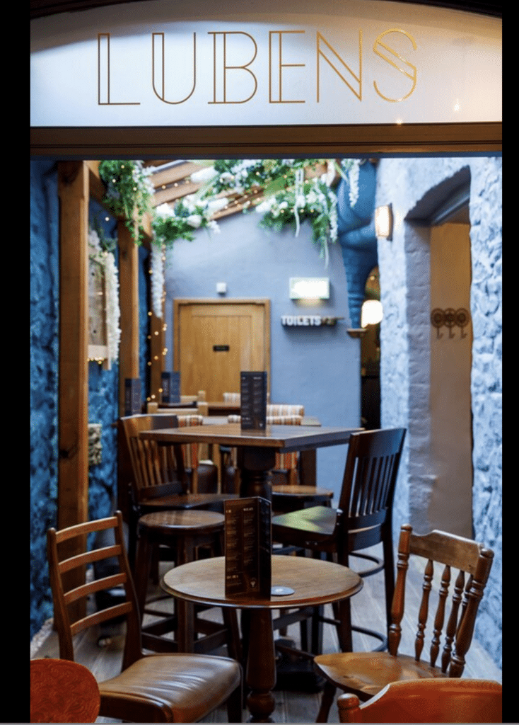 Lubens Bar & Kitchen - Food served, log fire, dogs welcome